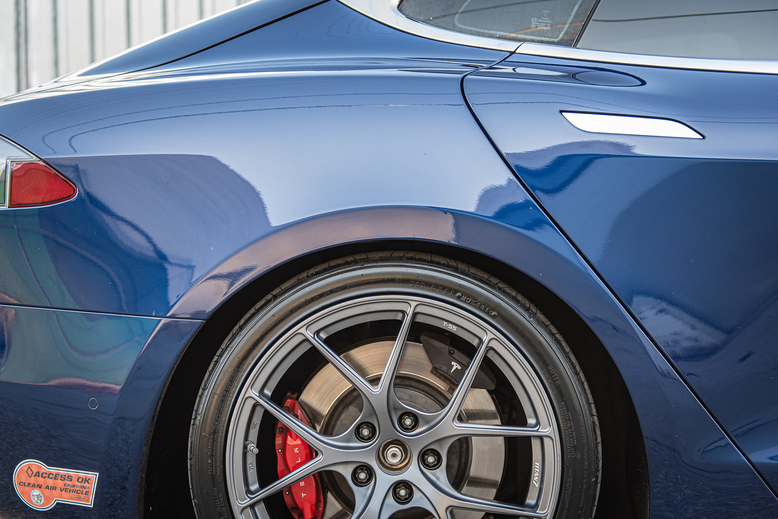 Tesla Model S P100D - Titan 7 T-S5, Nitto tires, and Blox Lowering Links